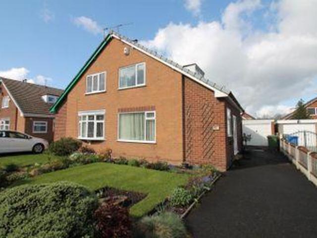 2 Bedrooms Semi detached house for sale in Stott Drive, Urmston, Manchester M41