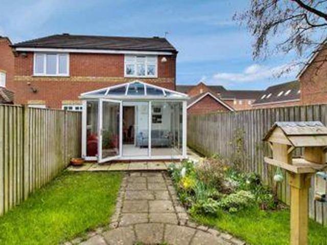 2 Bedrooms Semi detached house for sale in Sunningdale Close, Acomb, York YO26