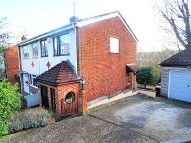 2 Bedrooms Semi detached house for sale in Sussex Drive, Chatham, Kent ME5