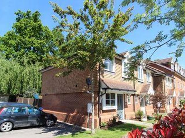 2 Bedrooms Semi detached house for sale in Poperinghe Way, Arborfield, Reading RG2