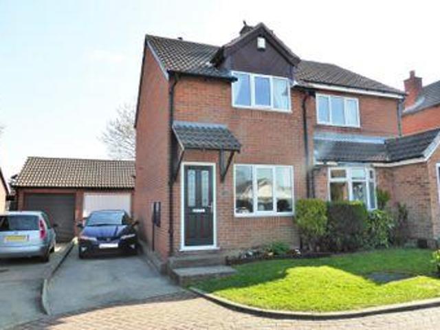 2 Bedrooms Semi detached house for sale in Queens Gardens, Hoyland, Barnsley S74