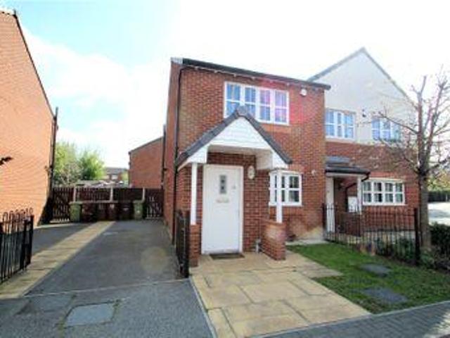 2 Bedrooms Semi detached house for sale in Rosa Court, Pontefract, West Yorkshire WF8