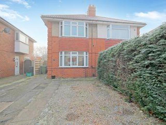 2 Bedrooms Semi detached house for sale in Rawcliffe Avenue, York YO30