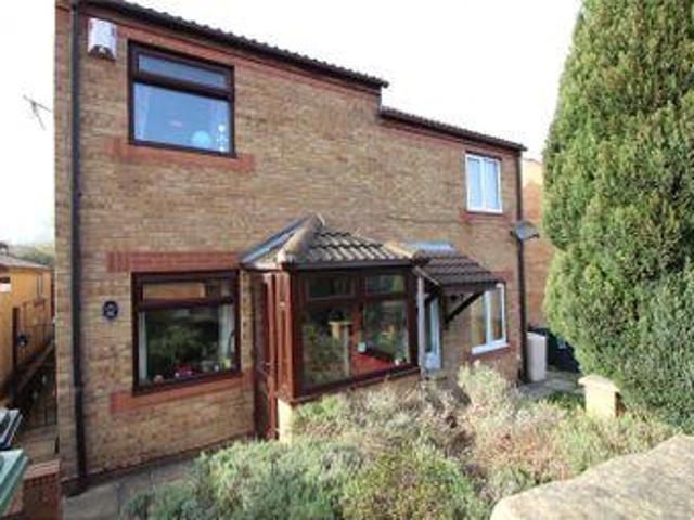 2 Bedrooms Semi detached house for sale in Raynville Rise, Leeds, West Yorkshire LS13