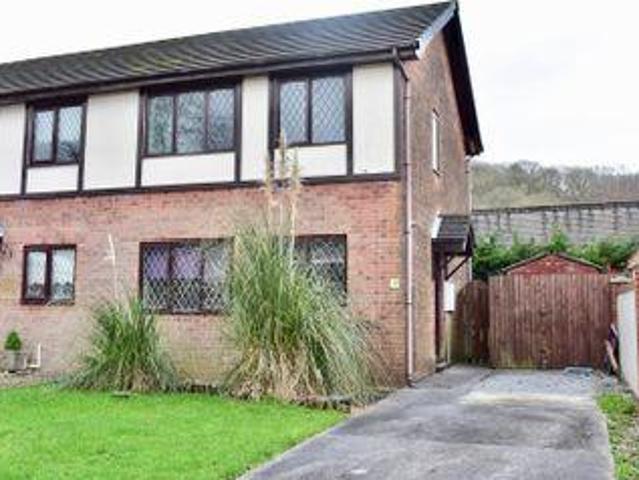 2 Bedrooms Semi detached house for sale in Rhodfa Brynrhos, Glanamman, Ammanford SA18