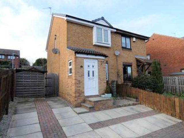 2 Bedrooms Semi detached house for sale in Woodmoor Drive, Crigglestone, Wakefield WF4