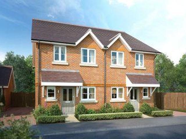 2 Bedrooms Semi detached house for sale in West End, Woking, Surrey GU24