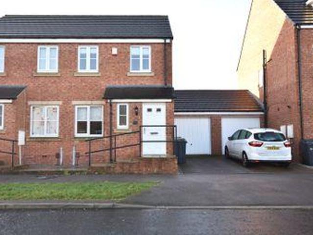 2 Bedrooms Semi detached house for sale in Whinmoor Way, Leeds LS14
