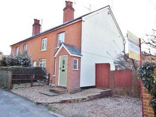2 Bedrooms Semi detached house for sale in Tower Hill, Farnborough, Hampshire GU14