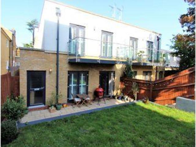 2 Bedrooms Semi detached house for sale in The Crescent, Sidcup DA14