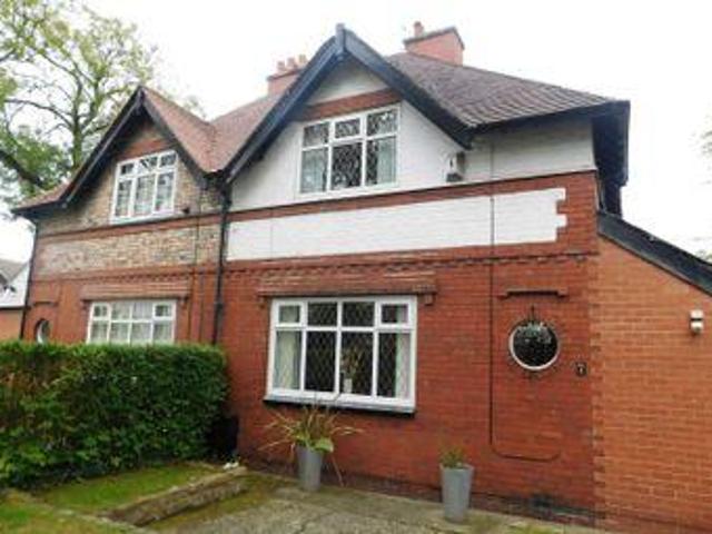 2 Bedrooms Semi detached house for sale in The Croft, Oldham OL8