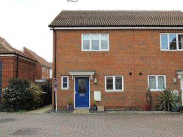 2 Bedrooms Semi detached house for sale in The Fields, Rochester ME3