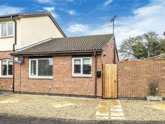 2 Bedrooms Terraced bungalow for sale in Twinwood Road, Clapham, Bedford MK41