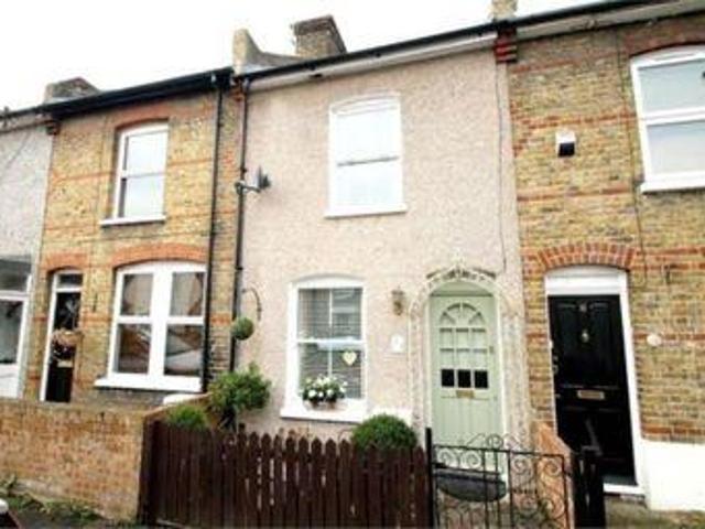 2 Bedrooms Terraced house for rent in Mead Road, Gravesend DA11