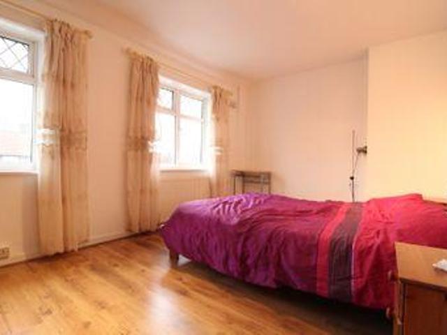 2 Bedrooms Terraced house for rent in Middleton Road, Morden SM4