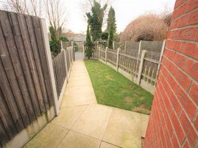 2 Bedrooms Terraced house for rent in Midland Street, Oulton, Leeds LS26