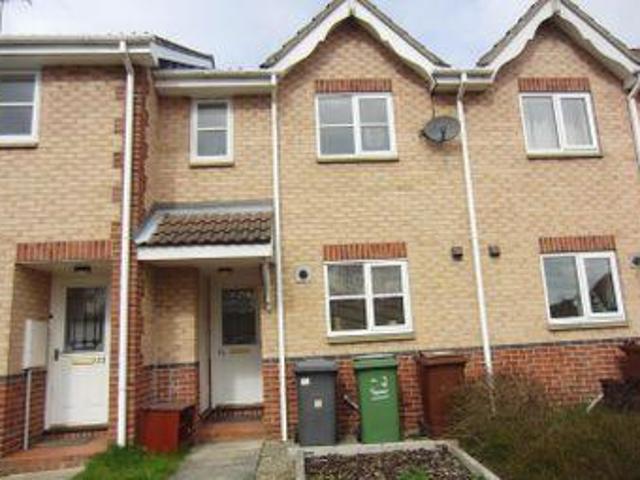 2 Bedrooms Terraced house for rent in Oulton Drive, Oulton, Leeds LS26