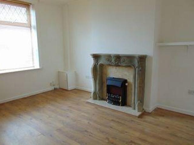 2 Bedrooms Terraced house for rent in Oak Street, Burnley, Lancashire BB12