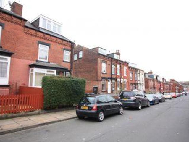 2 Bedrooms Terraced house for rent in Bayswater Crescent, Leeds LS8