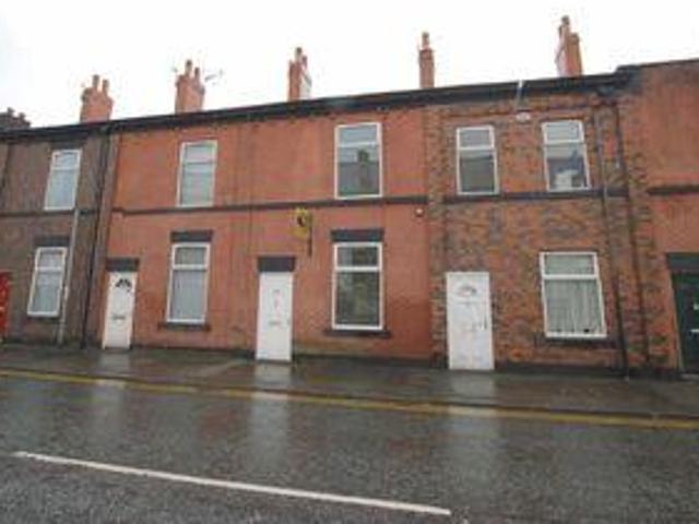 2 Bedrooms Terraced house for rent in Bell Lane, Bury, Greater Manchester BL9