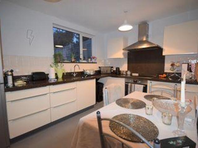 2 Bedrooms Terraced house for rent in Bishops Rise, Hatfield, Hertfordshire AL10