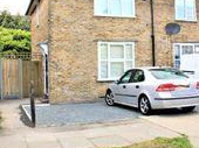 2 Bedrooms Terraced house for rent in Bordesley Road, Morden, Surrey SM4