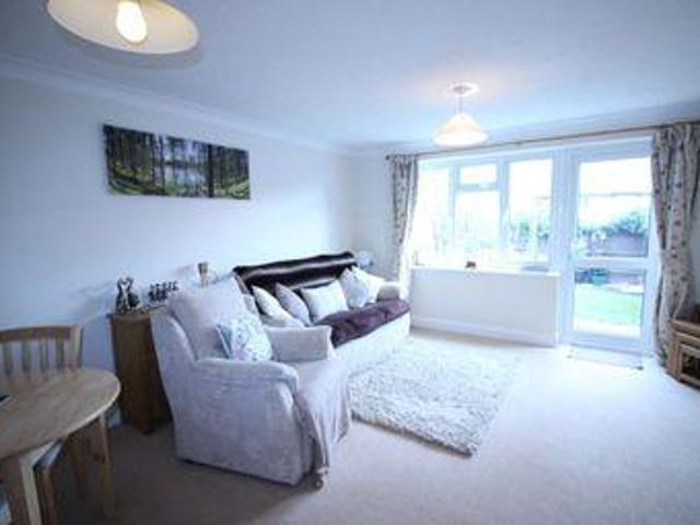 2 Bedrooms Terraced house for rent in Bow Field, Hook RG27