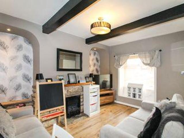 2 Bedrooms Terraced house for rent in Broad Lane, Stanningley, Pudsey LS28
