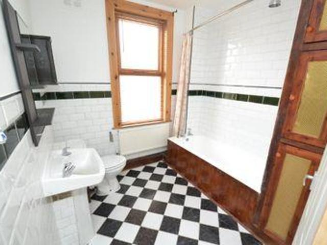 2 Bedrooms Terraced house for rent in Claremont Street, Armley, Leeds LS12