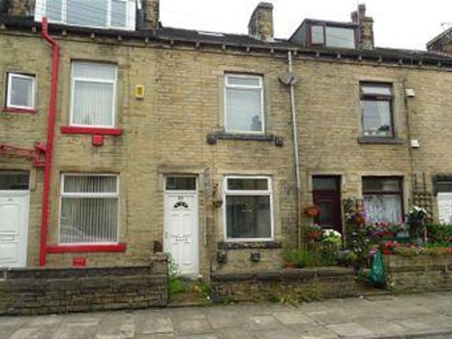 2 Bedrooms Terraced house for rent in Coventry Street, Bradford, West Yorkshire BD4