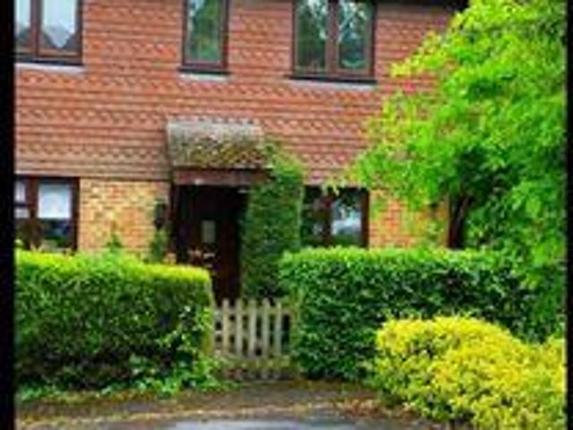 2 Bedrooms Terraced house for rent in Coxbridge Meadow, Farnham GU9