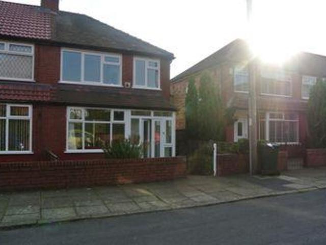 2 Bedrooms Terraced house for rent in Farmway, Middleton M24