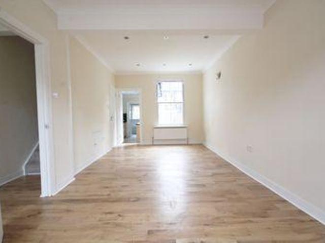 2 Bedrooms Terraced house for rent in Farrant Avenue, Wood Green N22