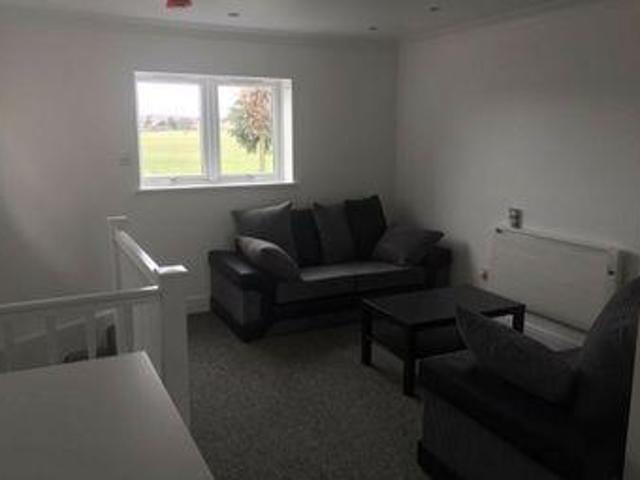 2 Bedrooms Terraced house for rent in Forest Road, Barkingside, London IG6