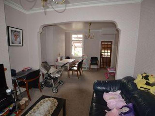 2 Bedrooms Terraced house for rent in Francis Avenue, Ilford IG1