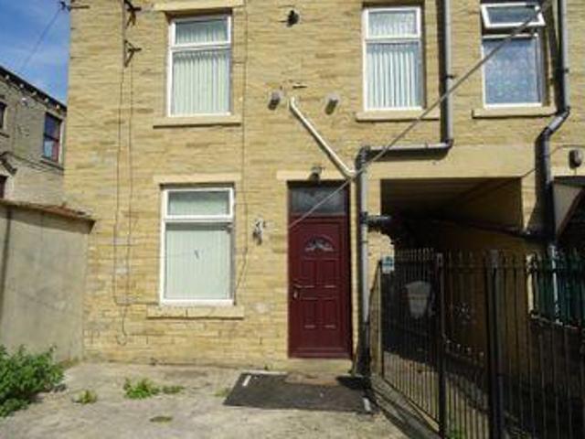 2 Bedrooms Terraced house for rent in Gilrington Road, Bradford 8, West Yorkshire BD8