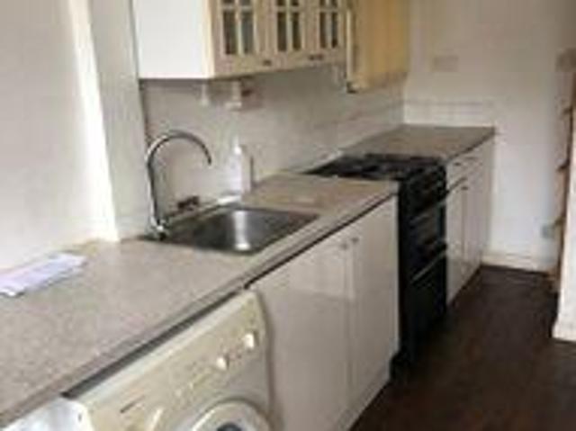 2 Bedrooms Terraced house for rent in Girlington Road, Bradford 8, West Yorkshire BD8