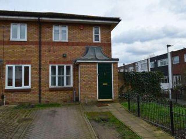 2 Bedrooms Terraced house for rent in Goldwing Close, London E16