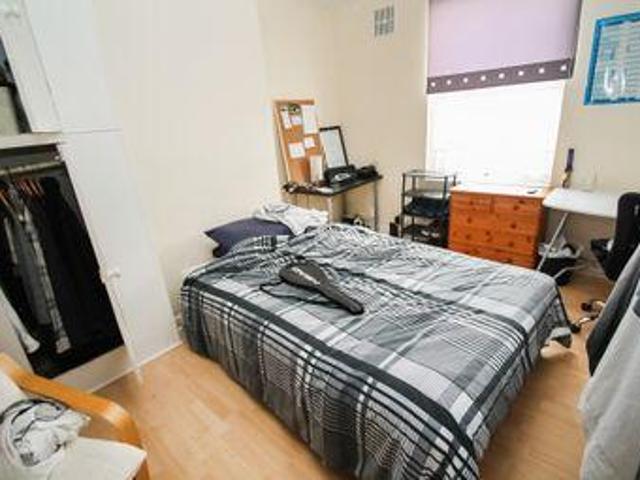2 Bedrooms Terraced house for rent in Harold View, Hyde Park, Leeds LS6