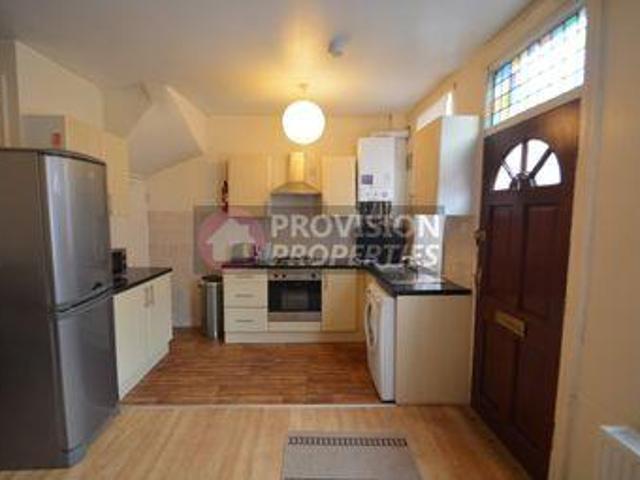 2 Bedrooms Terraced house for rent in Harold Mount, Hyde Park, Leeds LS6