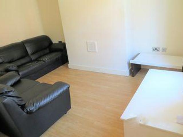 2 Bedrooms Terraced house for rent in Harold Mount, Leeds LS6