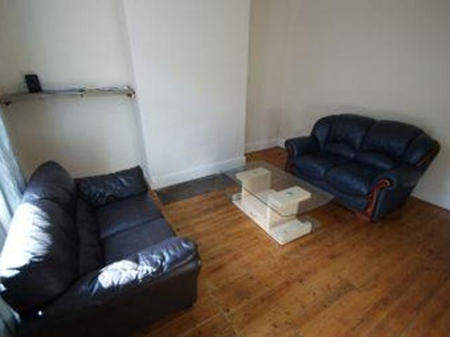 2 Bedrooms Terraced house for rent in Harold Road, Hyde Park, Leeds LS6