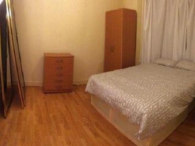 2 Bedrooms Terraced house for rent in Harcourt Rd, London E15