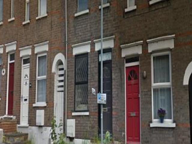 2 Bedrooms Terraced house for rent in Hartley Road, Luton, Bedfordshire LU2