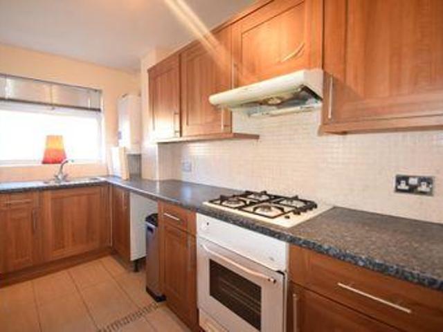 2 Bedrooms Terraced house for rent in Hogarth Crescent, Colliers Wood, London SW19