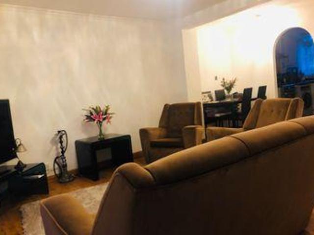 2 Bedrooms Terraced house for rent in Iris Path, Romford RM3
