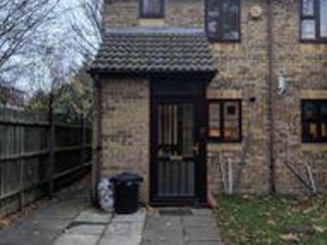 2 Bedrooms Terraced house for rent in Jasmin Close, Northwood HA6