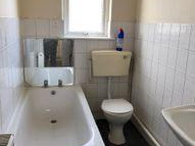 2 Bedrooms Terraced house for rent in Kings Way, Luton LU4
