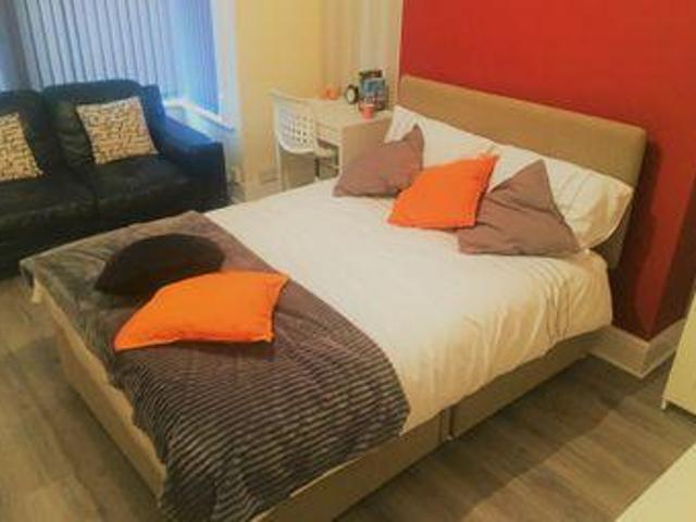 2 Bedrooms Terraced house for rent in Kirkstall Avenue, Leeds LS5