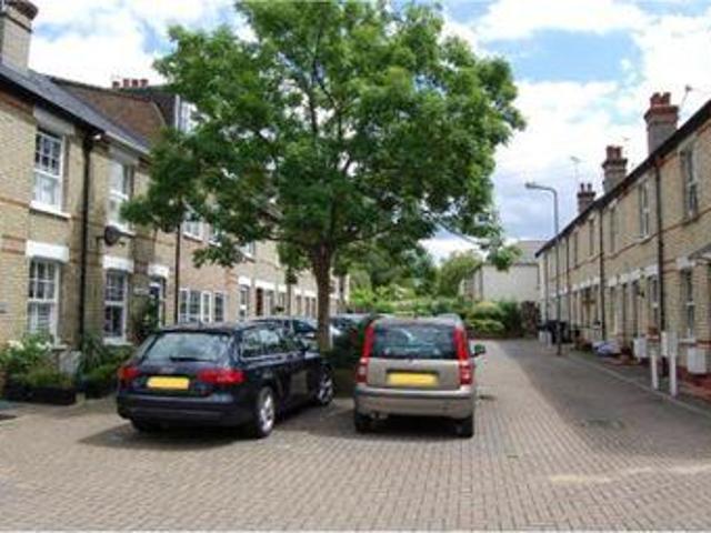2 Bedrooms Terraced house for rent in Lucan Road, Barnet EN5